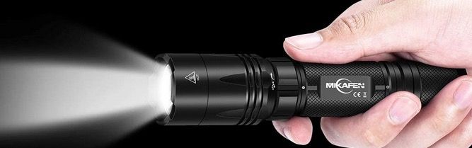 MIKAFEN LED-Taschenlampe mit 1200 Lumen und 4 Modi inkl. 2600mAh Li-ion ...