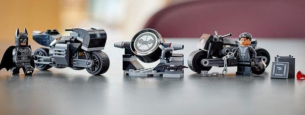 LEGO 76179 Batman & Selina Kyle: Verfolgungsjagd auf dem Motorrad für 9 ...