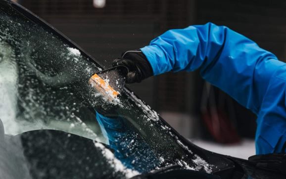 Fiskars Solid Auto-Eiskratzer, 21,5cm für 5,90€ (statt 11€) - Prime